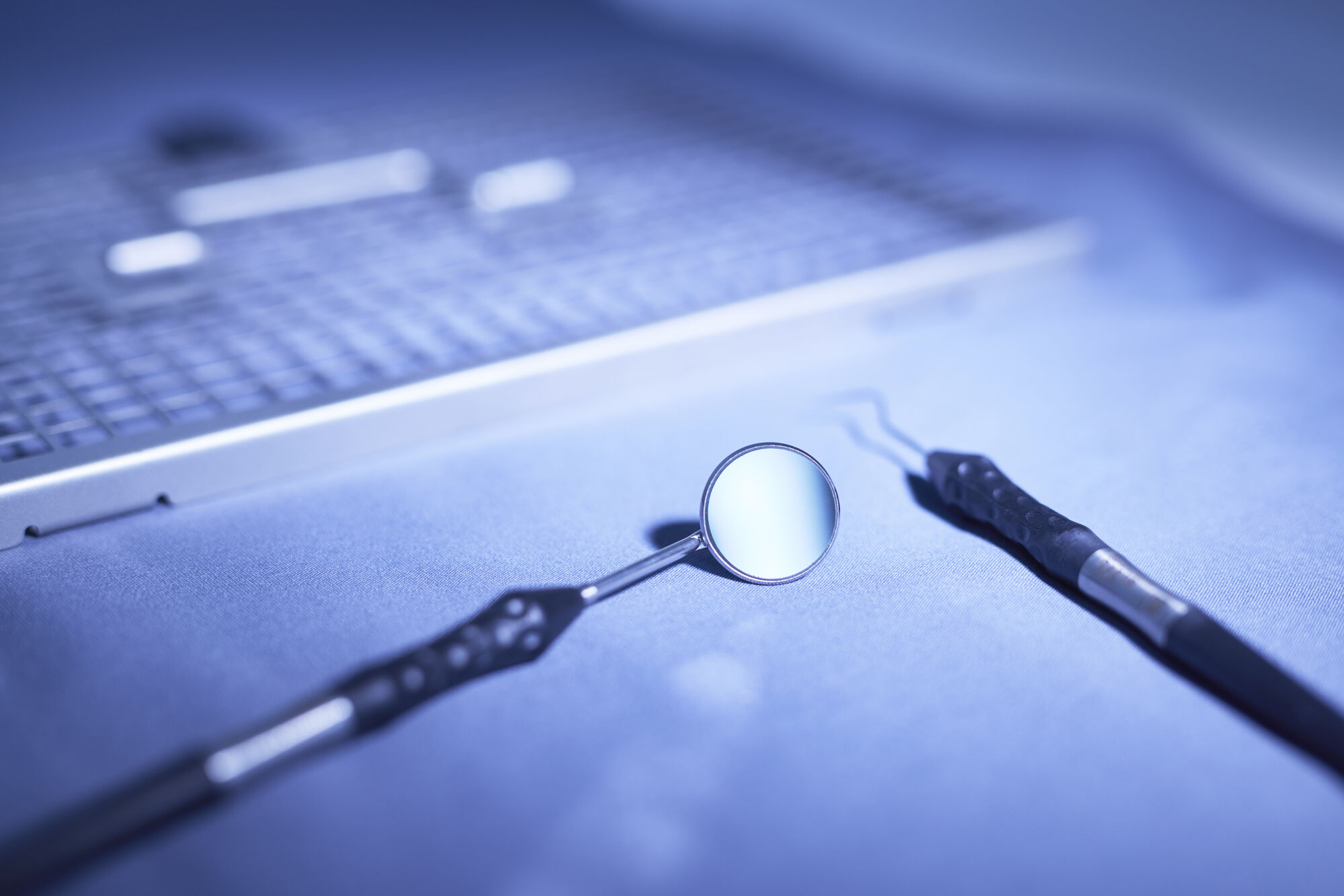 Operative Zahnentfernung Hennigsdorf | DR. JENS EBERLE